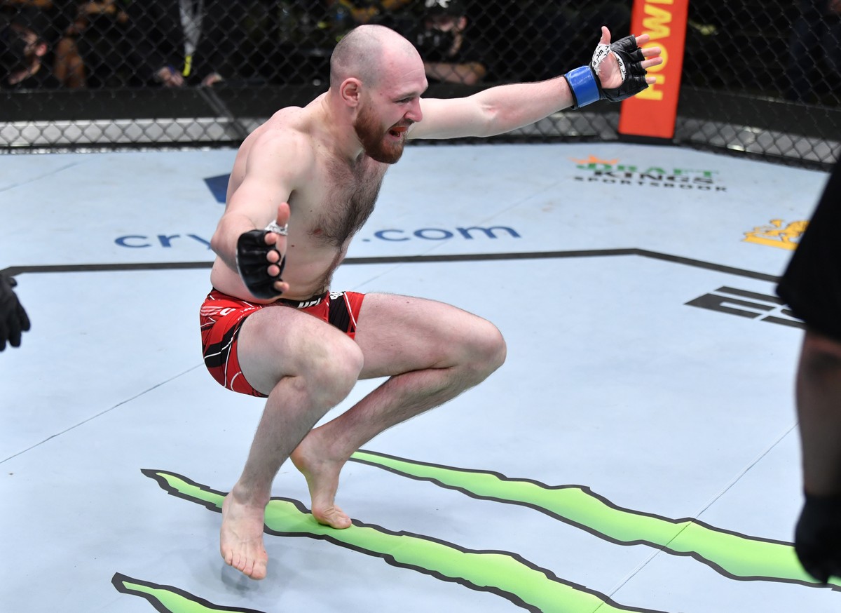 Vídeos do UFC: russo tira onda na dança e luta de brasileiro tem ...