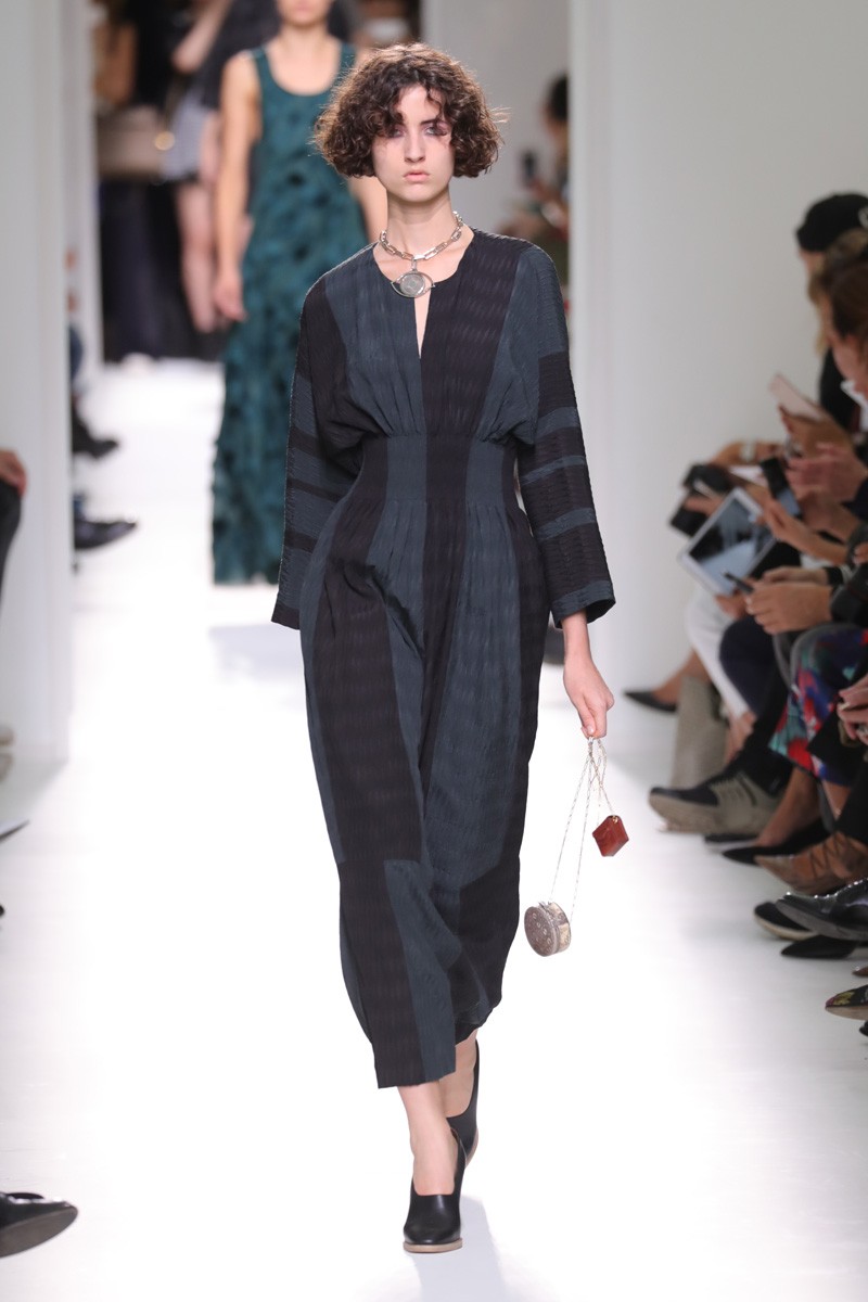 Hermès alia clássico atemporal da marca a desejos do momento | Desfiles ...