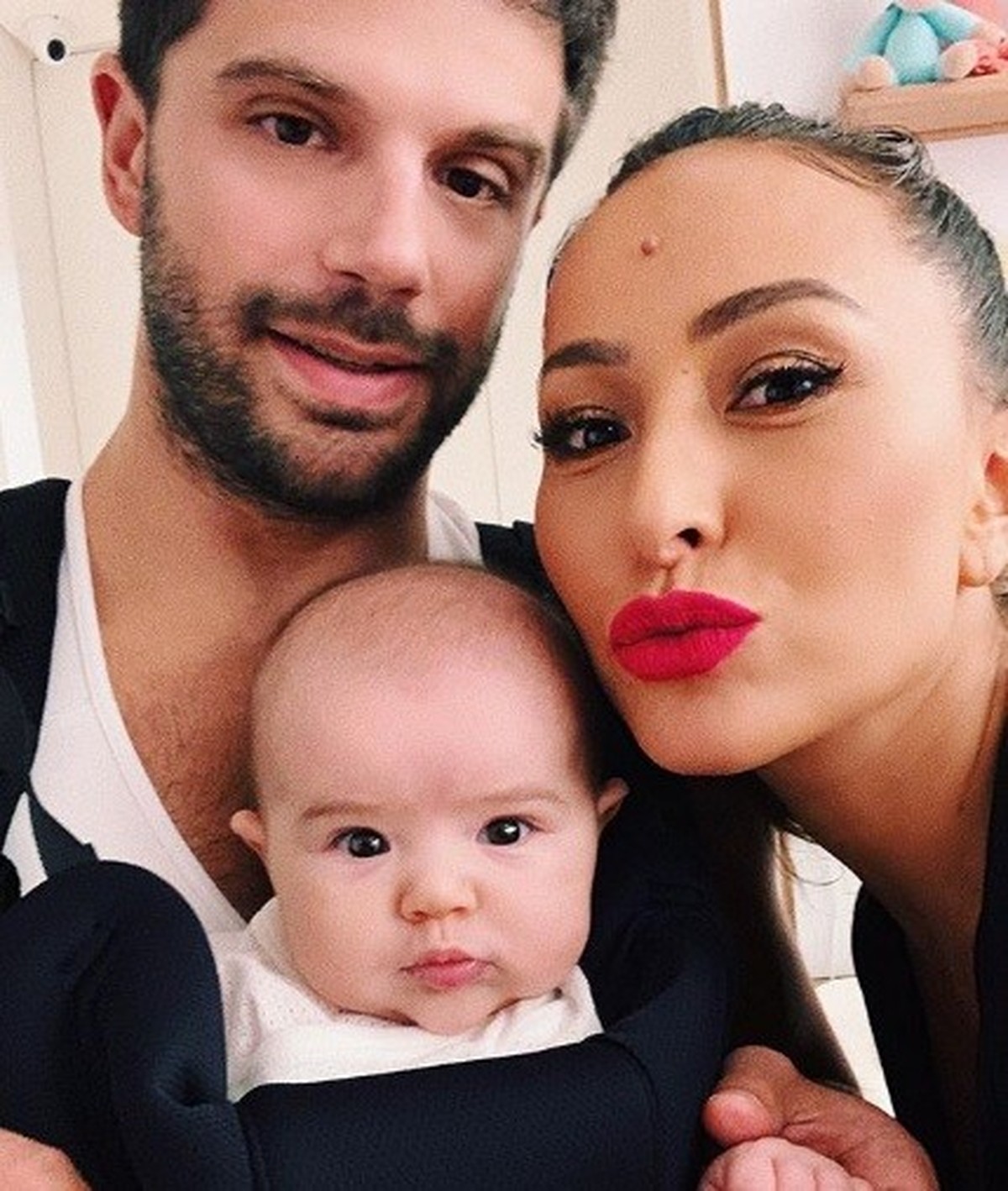 Momento fofura: o biquinho de Sabrina Sato e Zoe mandando beijinho com ...