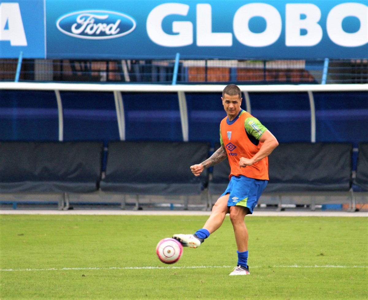 Com obrigação da vitória, Luan fala sobre chance de final no Avaí: "Não ...