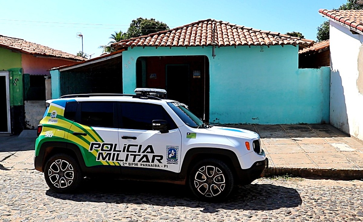 Casal vai à praia e deixa filhos vendendo drogas em casa no Litoral do ...