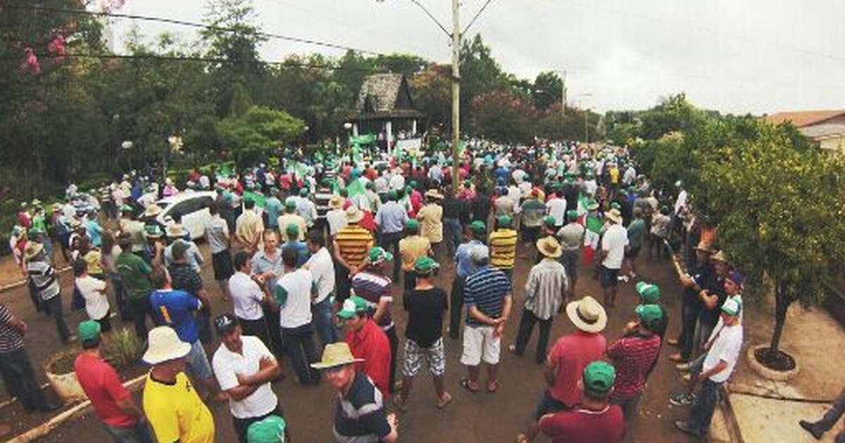 G1 - Produtores de leite protestam contra crise no setor no Noroeste do ...