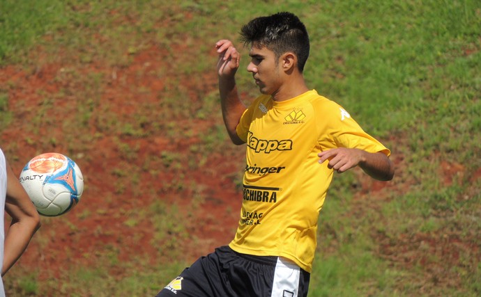 Andrew e volante campeão pela base aparecem em treinamento do Criciúma