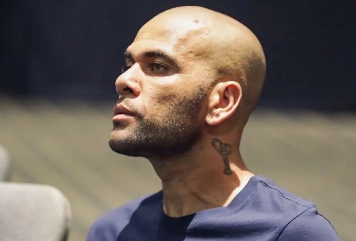 Saiba quem é a ex-mulher de Daniel Alves e o papel dela na carreira do ...
