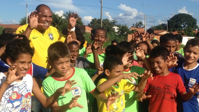 Donizete Pantera conta história de vida e incentiva crianças em Palmas ...