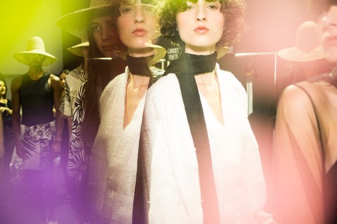 Osklen estreia no formato "see now, buy now" em seu alto-verão - Vogue ...