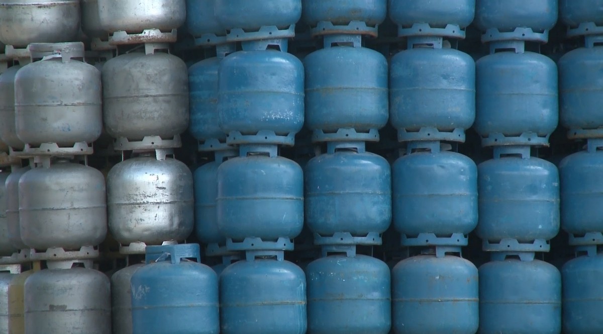 Vale-gás de abril vai ser de R$ 51, diz governo; pagamentos começam ...