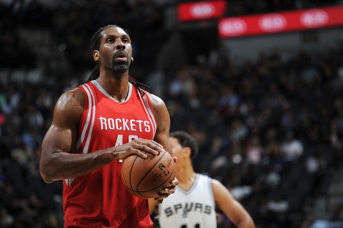Nenê manda bem, mas Rockets não resistem e caem para Spurs no Texas