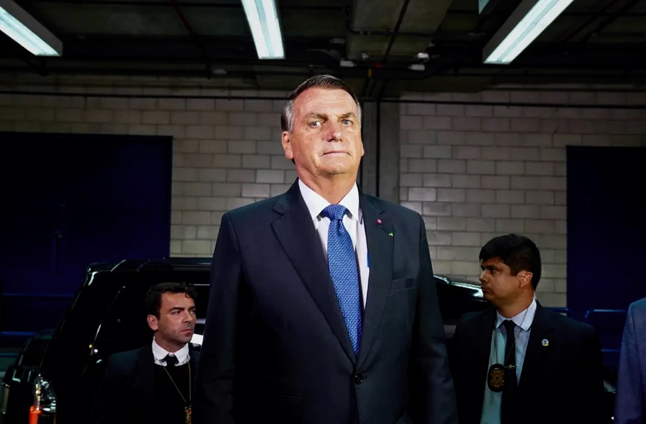 Bolsonaro produz últimos factoides em busca de fúria e atenção ...