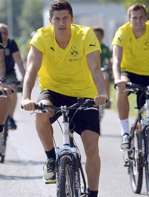 Lewa segue no Borussia até junho e é elogiado por 'atitude profissional ...