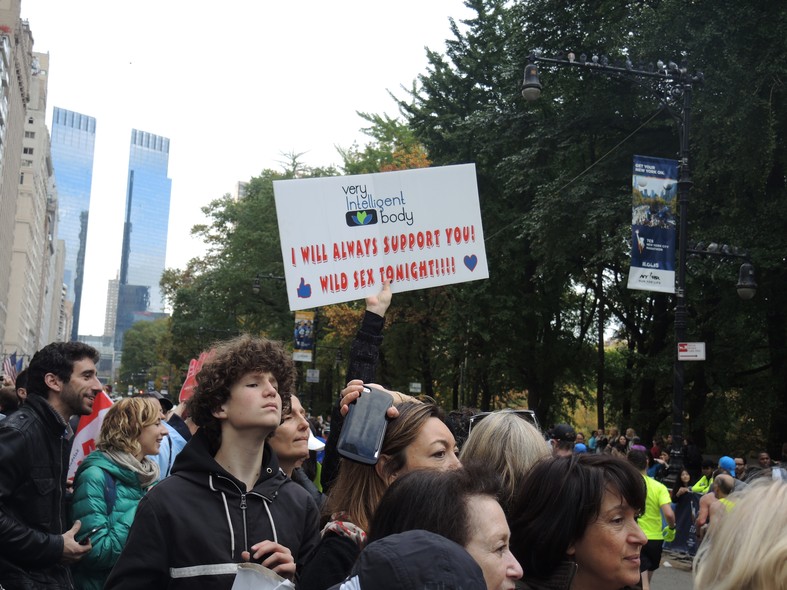 Criatividade ao longo de 42km: confira as melhores placas da 45a edição ...