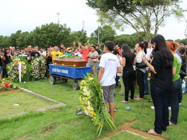 G1 Corpos De Jovens Mortas Em Acidente Na Br 174 São Enterrados Em