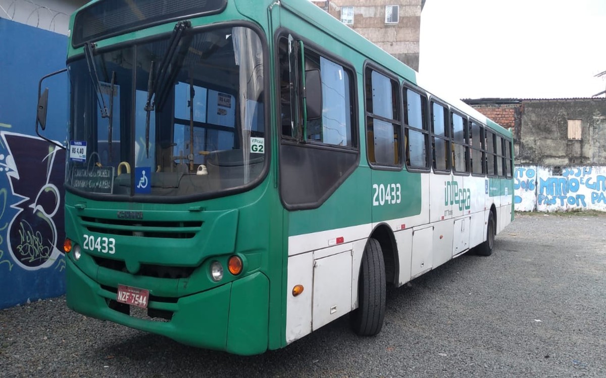 Homem Tenta Assaltar ônibus Simulando Estar Armado é Imobilizado Por
