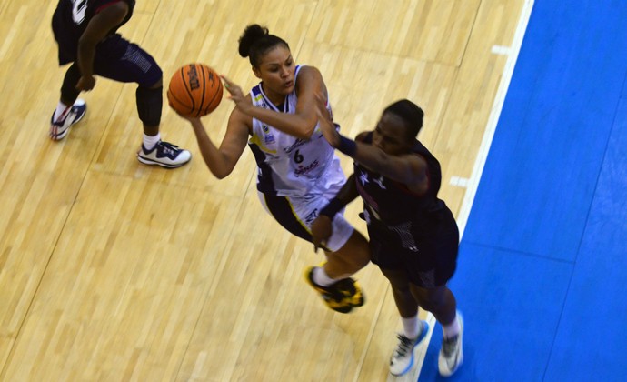 De volta aos treinos, Plutin e Ramona estão animadas para playoffs da LBF