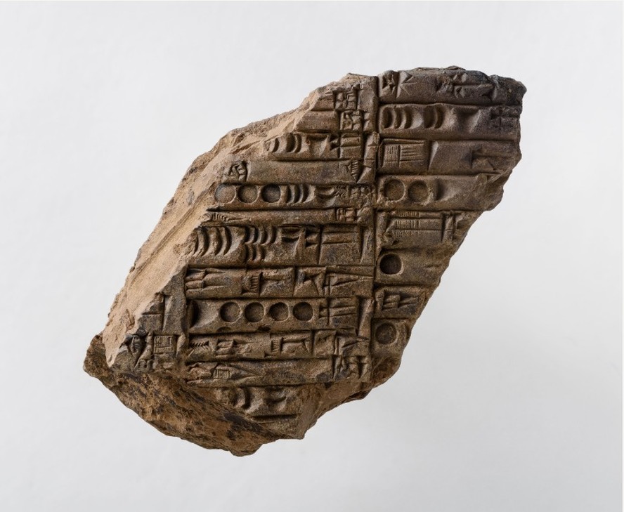 Inteligência artificial traduz textos de escrita cuneiforme de 5 mil ...