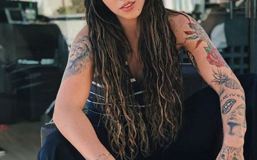 Petra muda o visual para investir na carreira de cantora - Quem | QUEM News