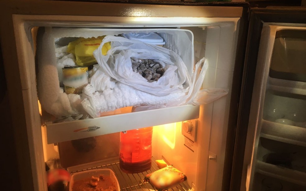 Polícia prende pai e filha por tráfico e apreende drogas dentro de ...