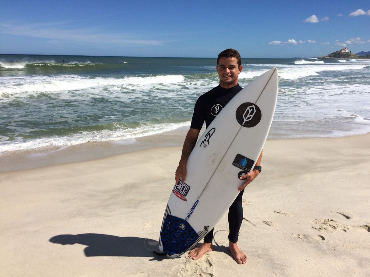 De olho na elite do surfe mundial, Deivid Silva se prepara para ...
