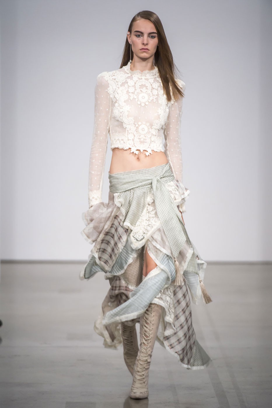 Zimmermann atualiza o boho com alfaiataria | Desfiles | vogue