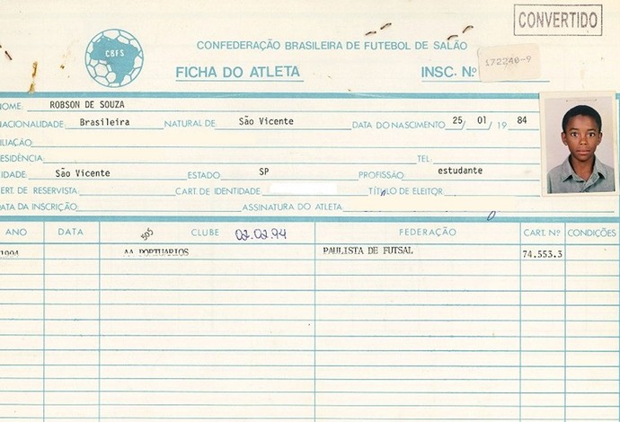 "Nascido" no futsal, Robinho apoia movimento liderado por Falcão