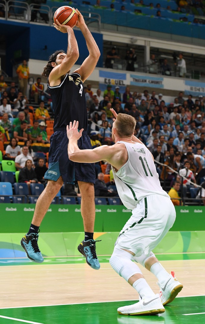 Scola se irrita com pergunta: "Não me importa que o Brasil esteja fora"