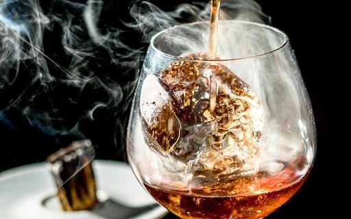 Aprenda a preparar o drink mais pedido do bar do Seen - GQ | Bebidas