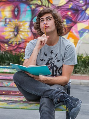 Que tudo! Rafael Vitti revela seu lado escritor: 'O amor é o que mais ...