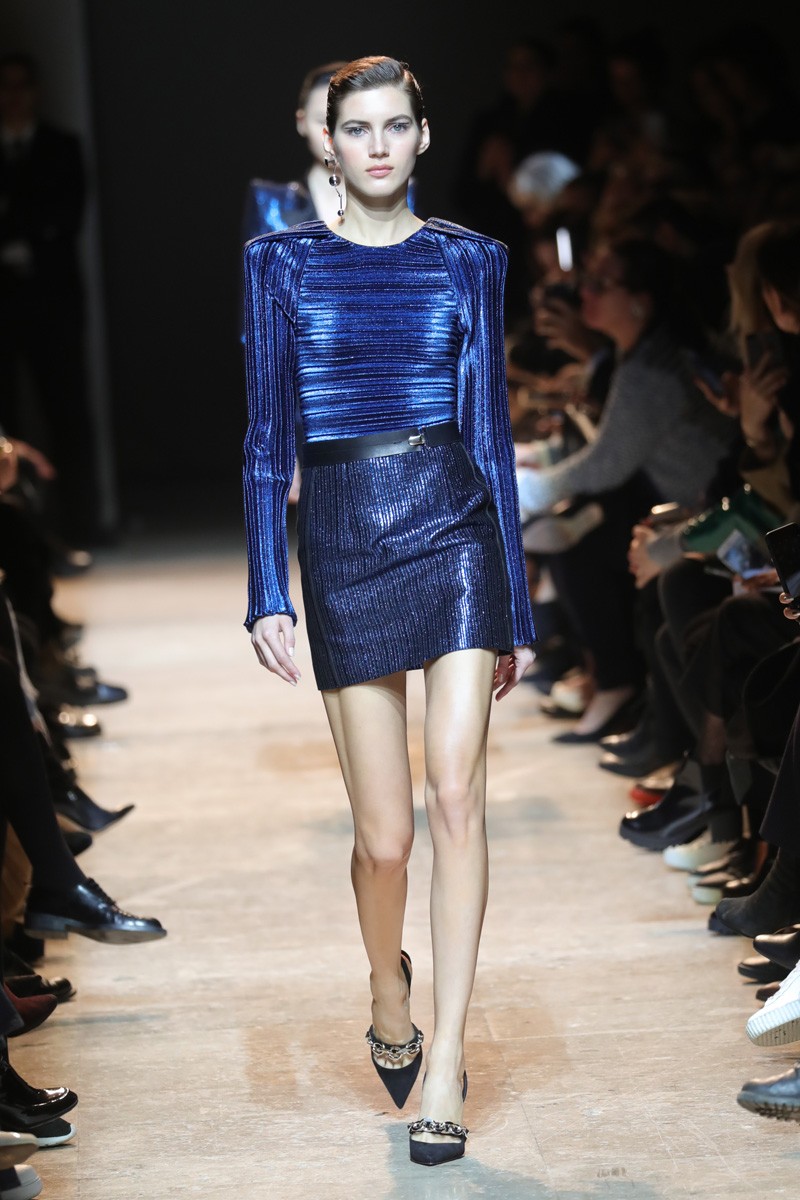 Mugler passeia em seu habitat natural com inverno 2018 oitentista ...