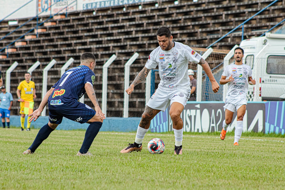 Com gol no final, Monte Azul segura empate com o Comercial pela Série ...