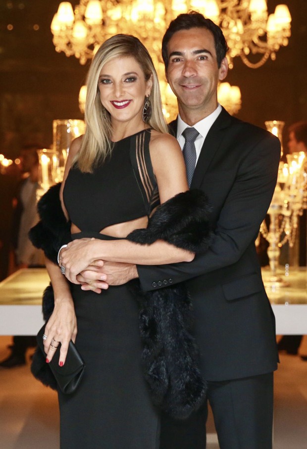 Após reatar namoro, Tici Pinheiro e César Tralli vão a evento: Após reatar namoro, Tici Pinheiro e César Tralli vão a evento: