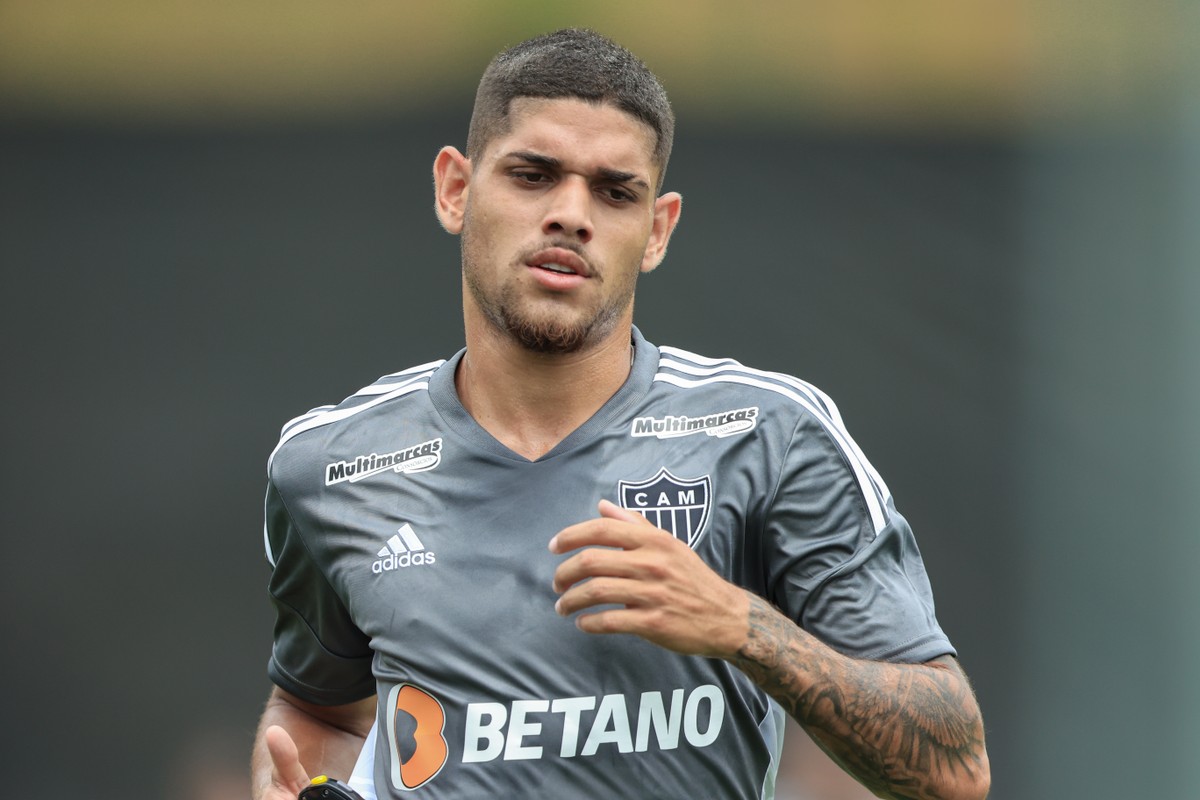 No Atlético-MG, Rubens diz que já se considera lateral e fala sobre ...