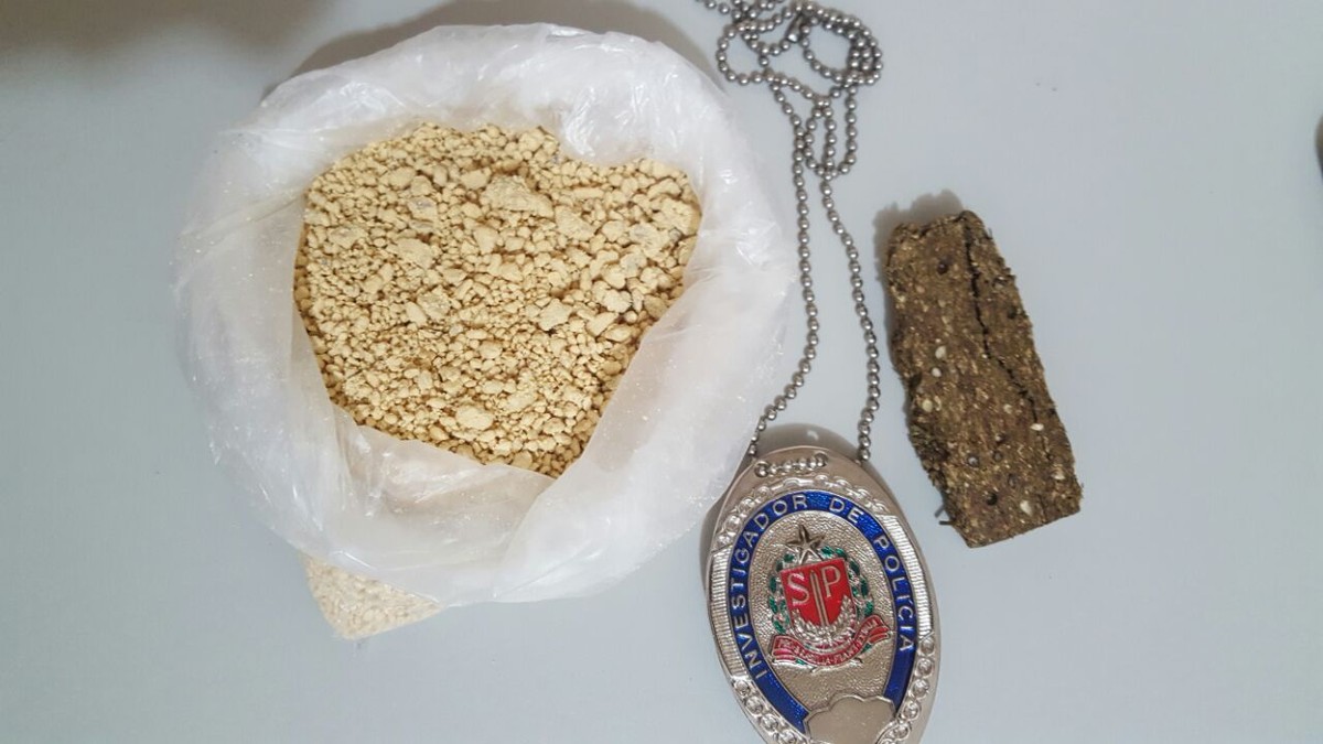 Adolescente é flagrada com pasta base de cocaína dentro de ônibus em ...