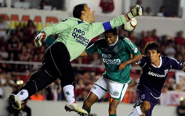 Perto de renovar, goleiro Harlei completa 800 jogos pelo Goiás ...