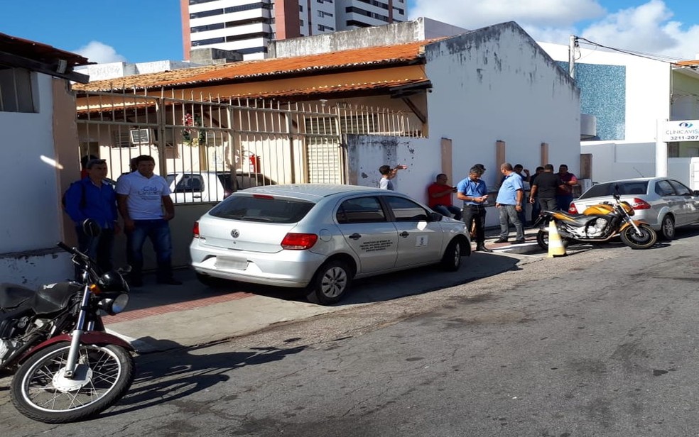 Motoristas de empresa terceirizada protestam em frente à Seidh ...