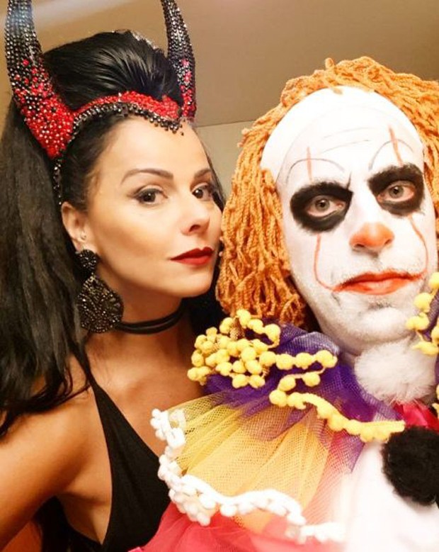 Solteira, Vivi Araújo se diverte com boneco em festa de Faustão: "É o ...