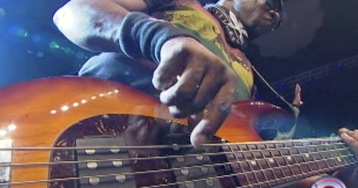 G1 - O Rappa levanta o público e canta Charlie Brown Jr. no Planeta RS ...