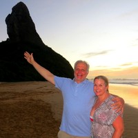 Dono da Azul, David Neeleman, visita Noronha e anuncia mudança nas ...