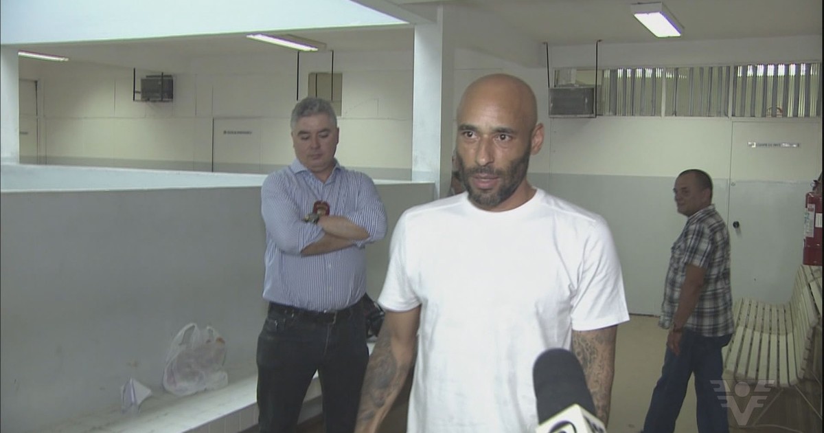 G1 - Ex-goleiro Edinho é libertado após seis dias na cadeia: 'Nada mais ...