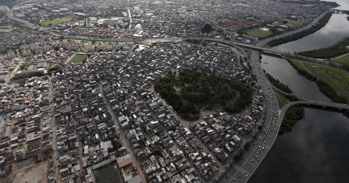 G1 - Jovem é morto em operação do Bope no Conjuto de Favelas da Maré ...