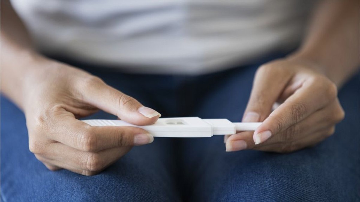 É possível engravidar menstruada, sem fazer sexo ou quando já está ...
