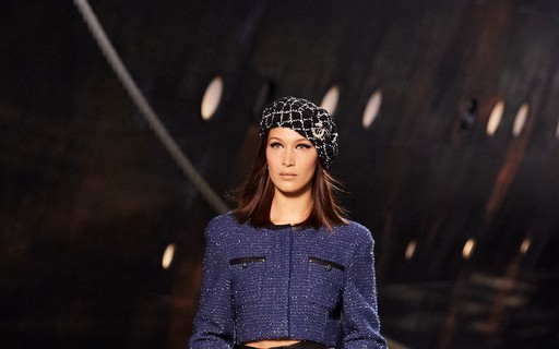 Chanel se inspira no universo navy para apresentar sua coleção cruise
