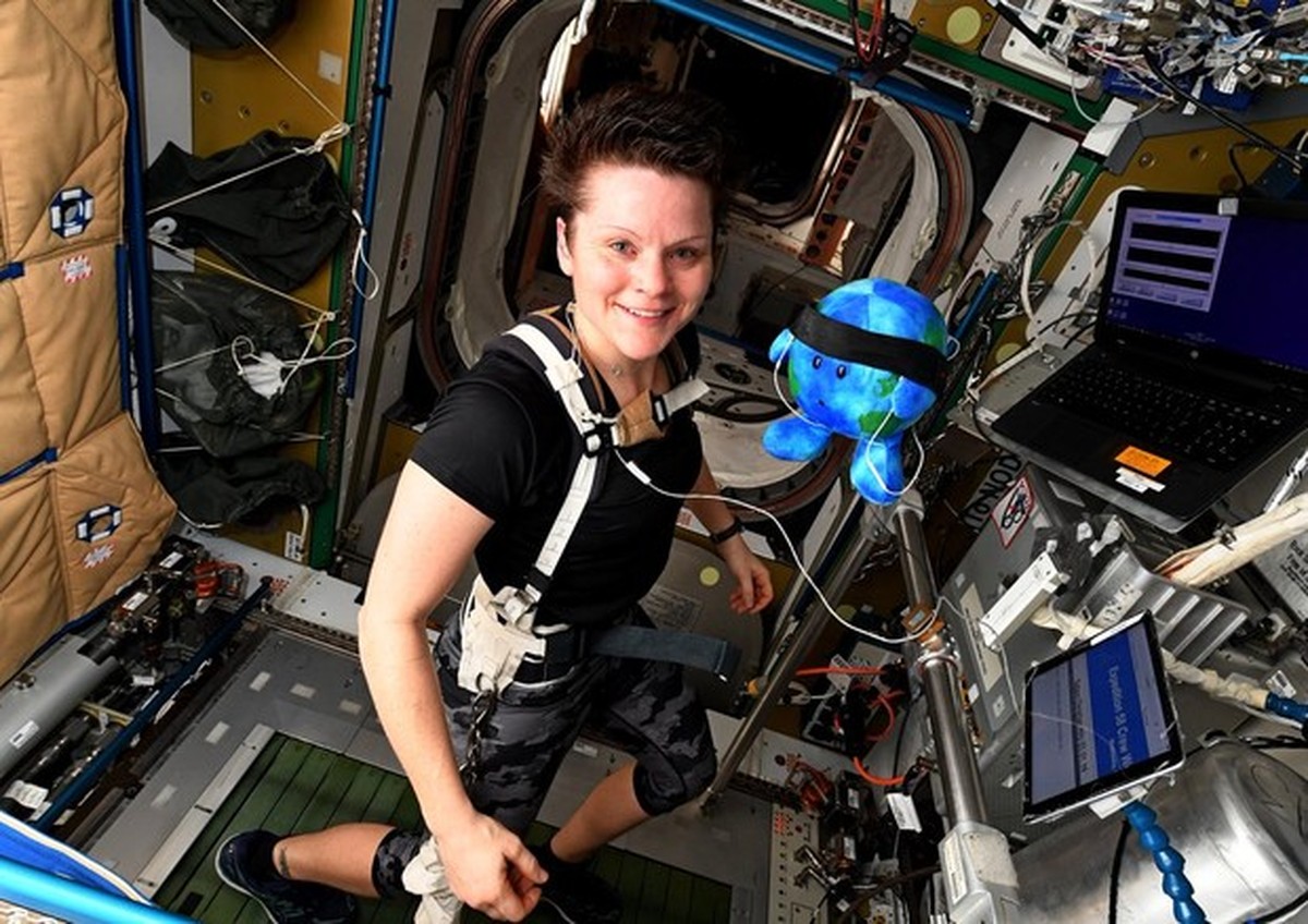 Astronautas da NASA farão a primeira caminhada no espaço 100% feminina ...