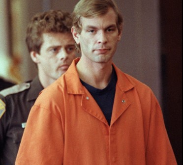 Jeffrey Dahmer: saiba o que é ficção na série sobre o canibal americano