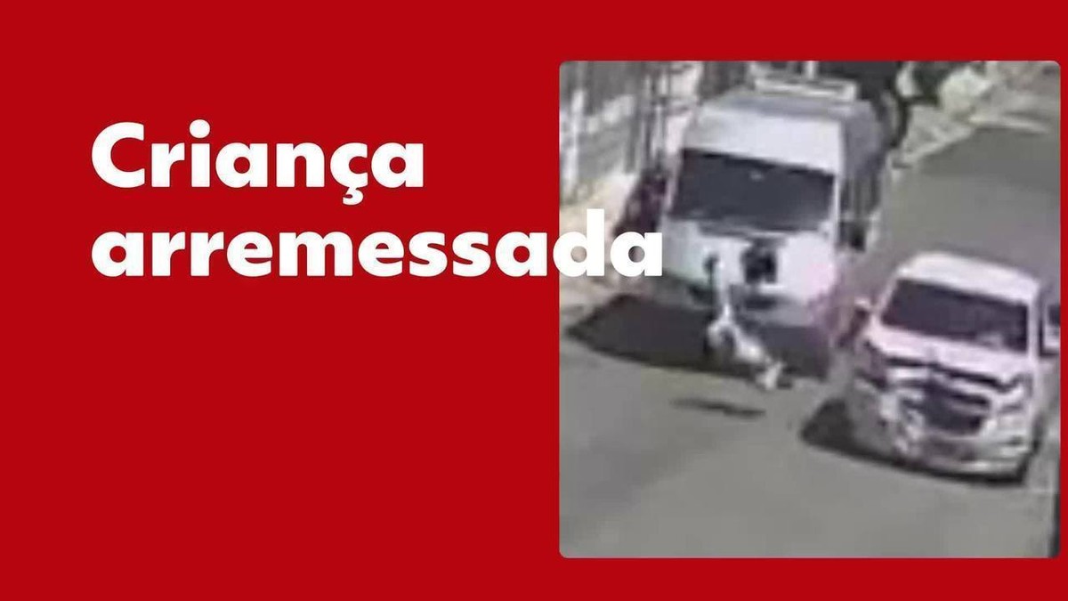 Menina é Atropelada Por Carro Roubado Ao Desembarcar De Van Escolar Em
