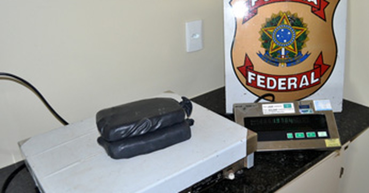 G1 - Mulher é presa com 2kg de pasta base de cocaína em rodoviária de ...