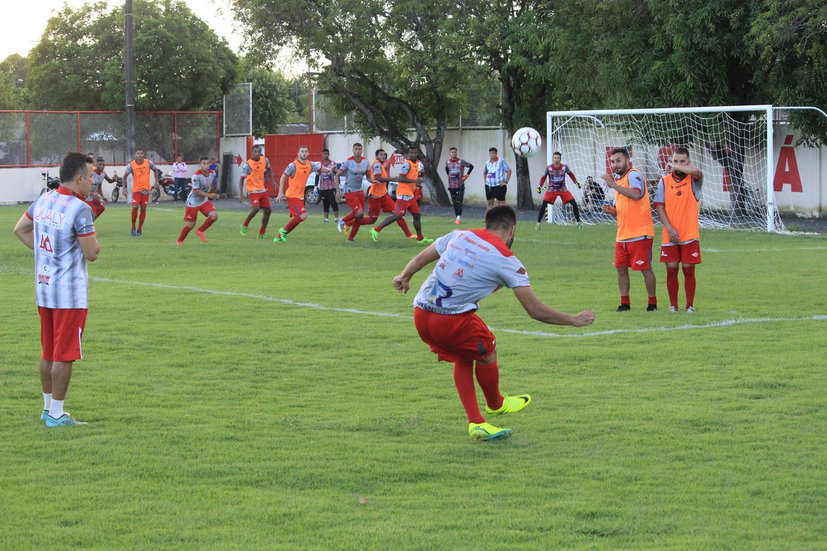 Baré reforça com oito jogadores para o duelo com o Gurupi, pela D ...