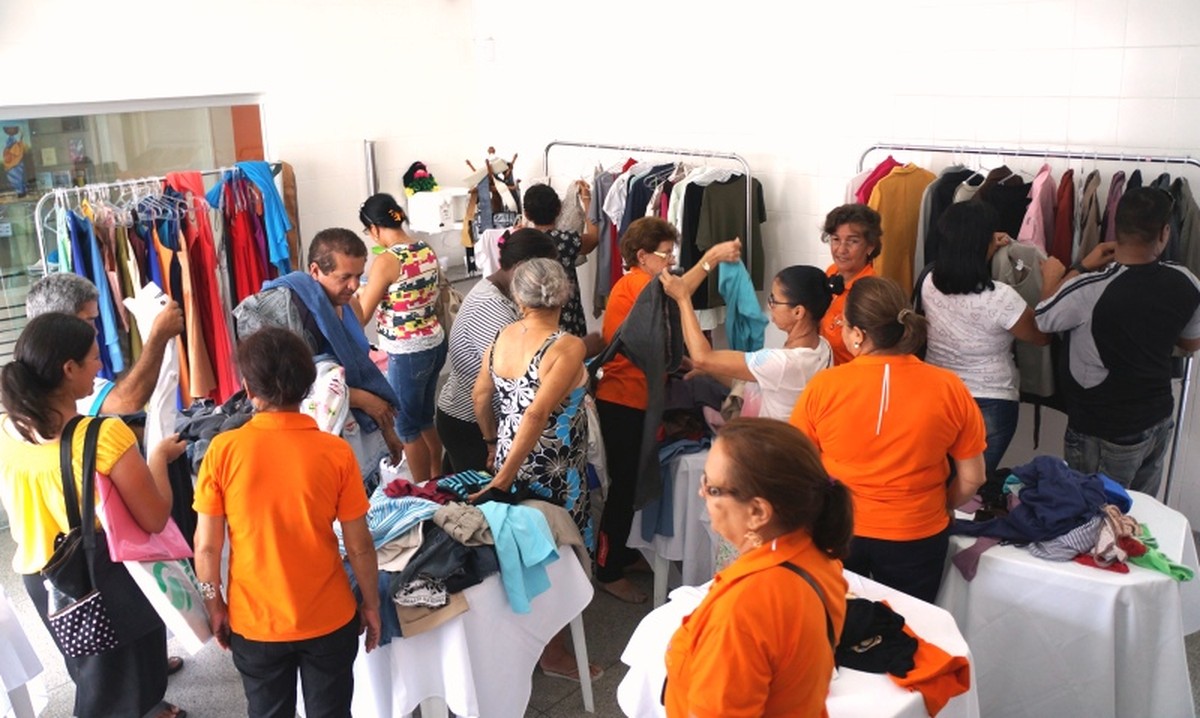 AMO realiza brechó solidário com peças do vestuário feminino e ...