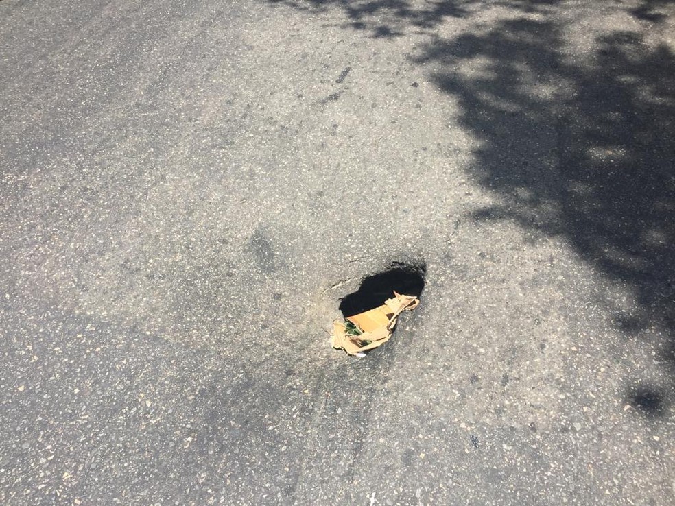 Buracos em ruas de Botafogo, Zona Sul do Rio, são perigo para pedestres ...