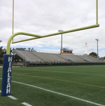 Gramado sintético e 10 mil lugares: conheça o campo de Adriano nos EUA