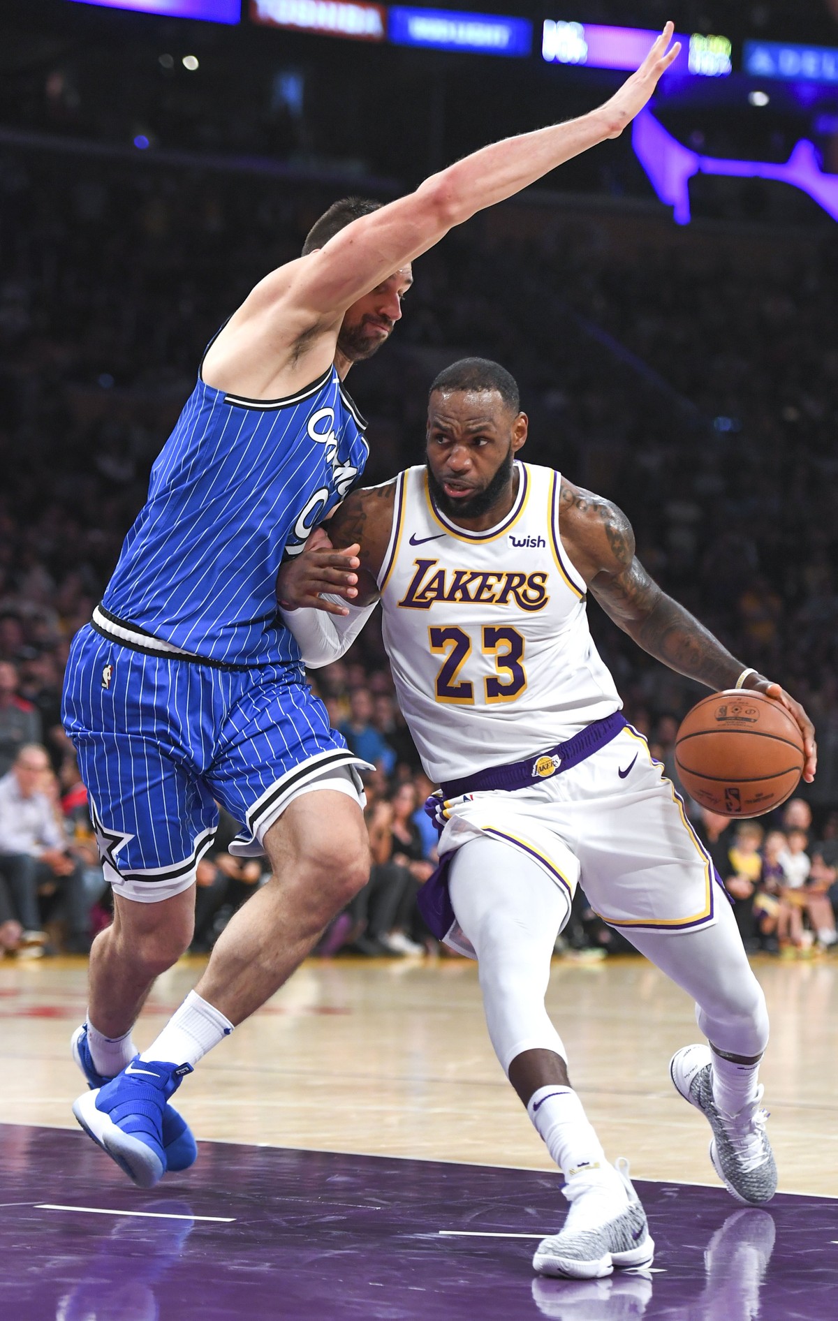 Pedra no caminho dos Lakers, Magic se impõe em Los Angeles e volta a ...
